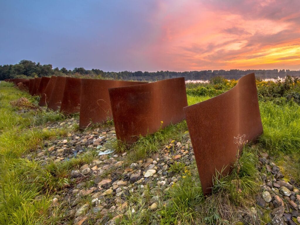 How to create the illusion of depth in art (2023) - Artsydee - Drawing ...