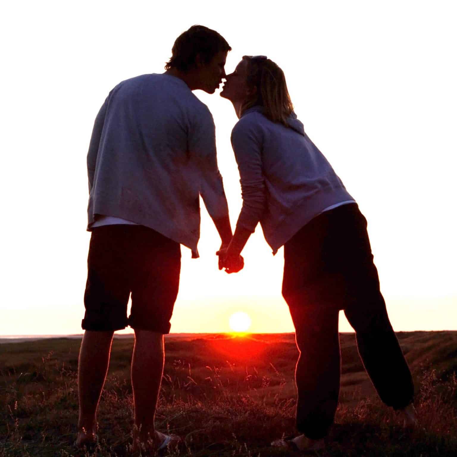 17 Anime Couple Poses: Get your Manga Drawing up to scratch! - Artsydee ...