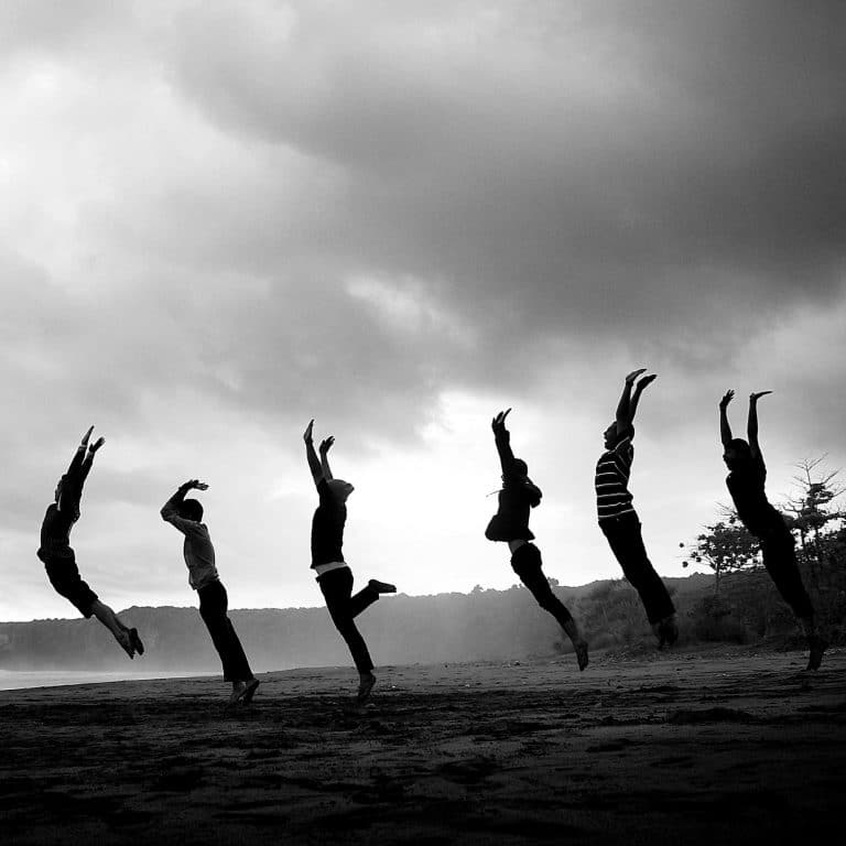 21 Action Poses for Dynamic Figure Drawing - Artsydee - Drawing ...