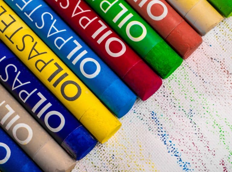 Chalk Pastel vs Oil Pastel: Which Medium is Best for You? - Artsydee ...
